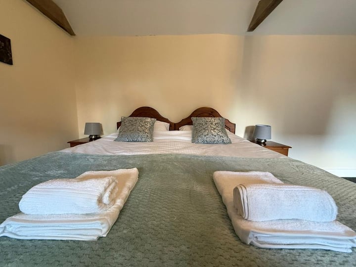 Beautiful Rustic Room With Exposed Timber Beams. - Diss