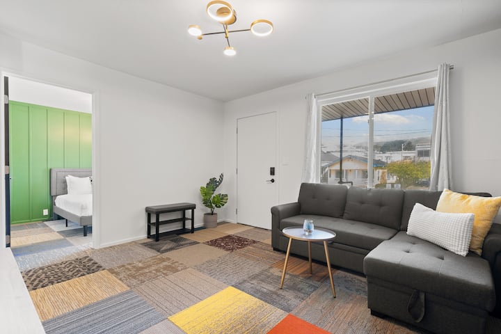Modern 4br Retreat W/ 2 Baths - South San Francisco, CA