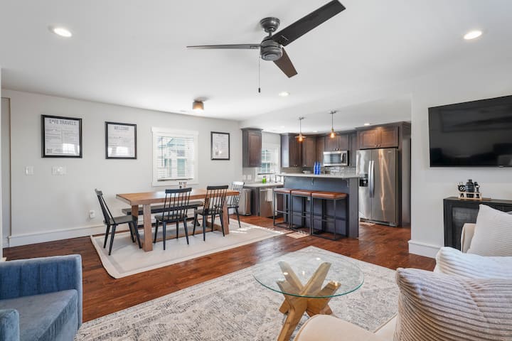 Upscale Downtown Apartment | Games And Smart Tvs - Saratoga Springs, NY