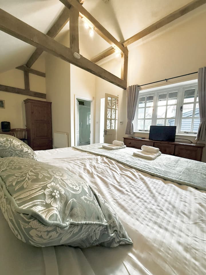 Beautiful Rustic Triple Bed Room. - Diss