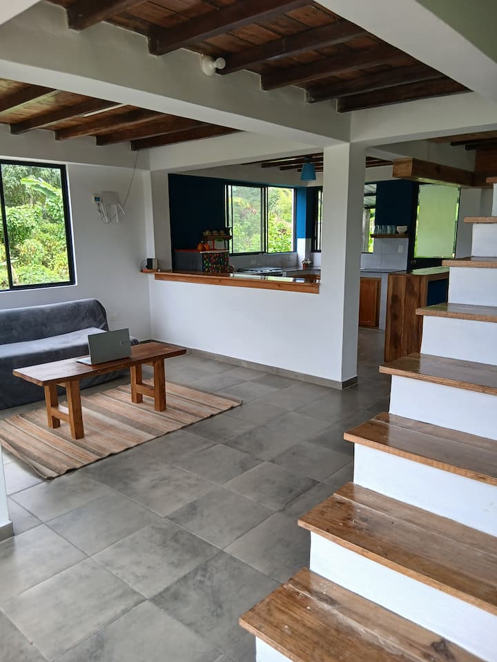 Casa De 2 Dormitorios A 500 Metros Del Mar. - Mompiche