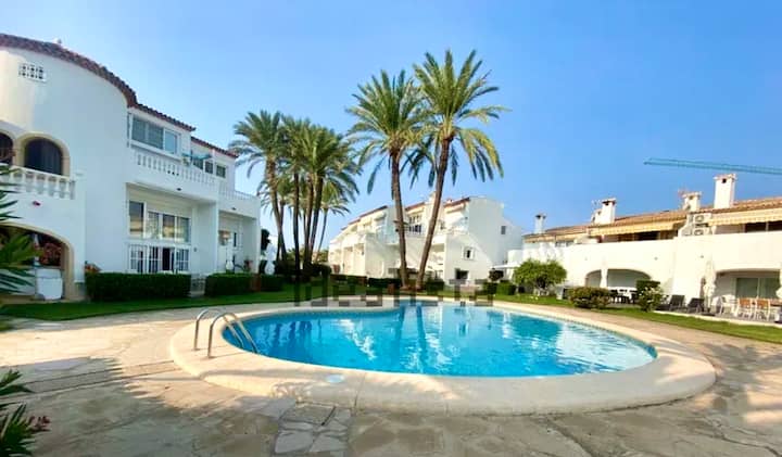 Bungalow Con Piscina En Primera Línea De Playa - Denia