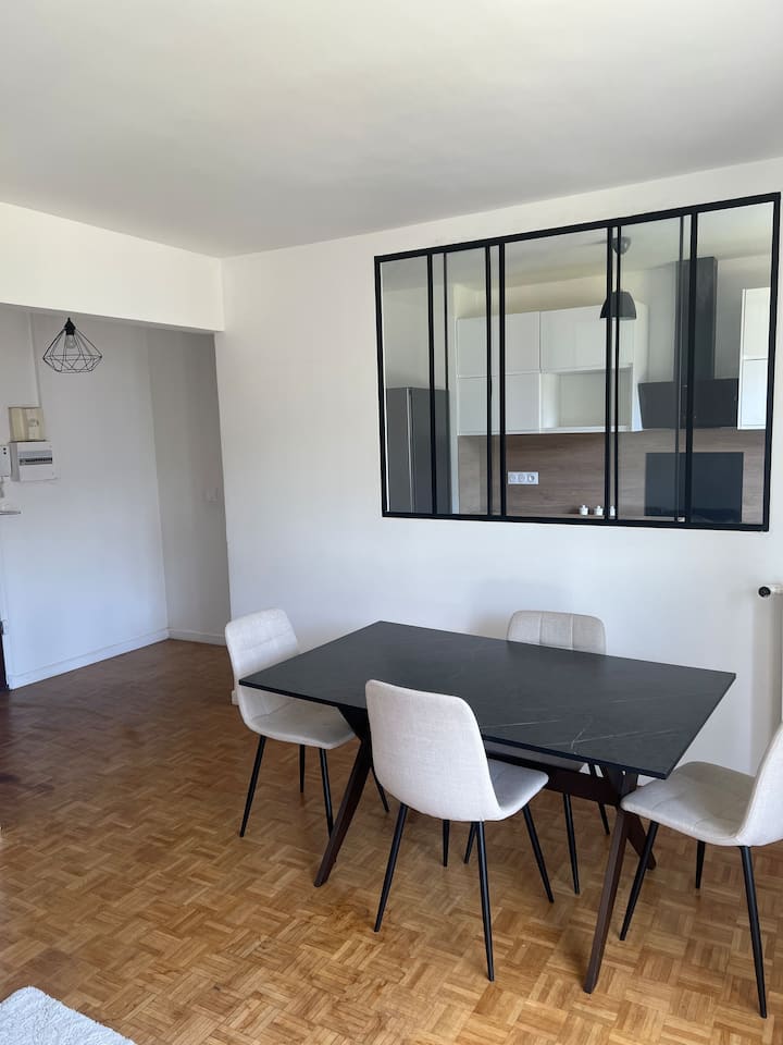 Grand T2 Avec Grand Balcon Ensoleillé Proche Paris - クレテイユ