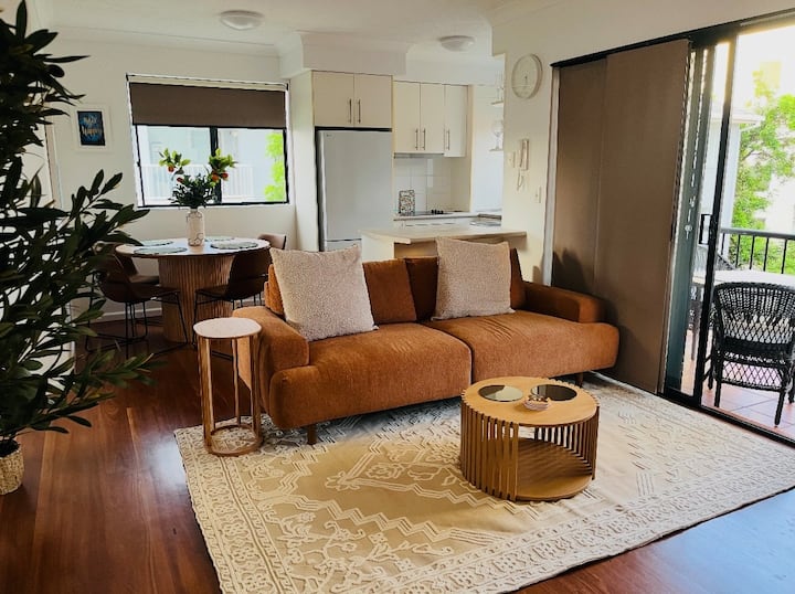 Boutique Beachside Retreat - Broadbeach