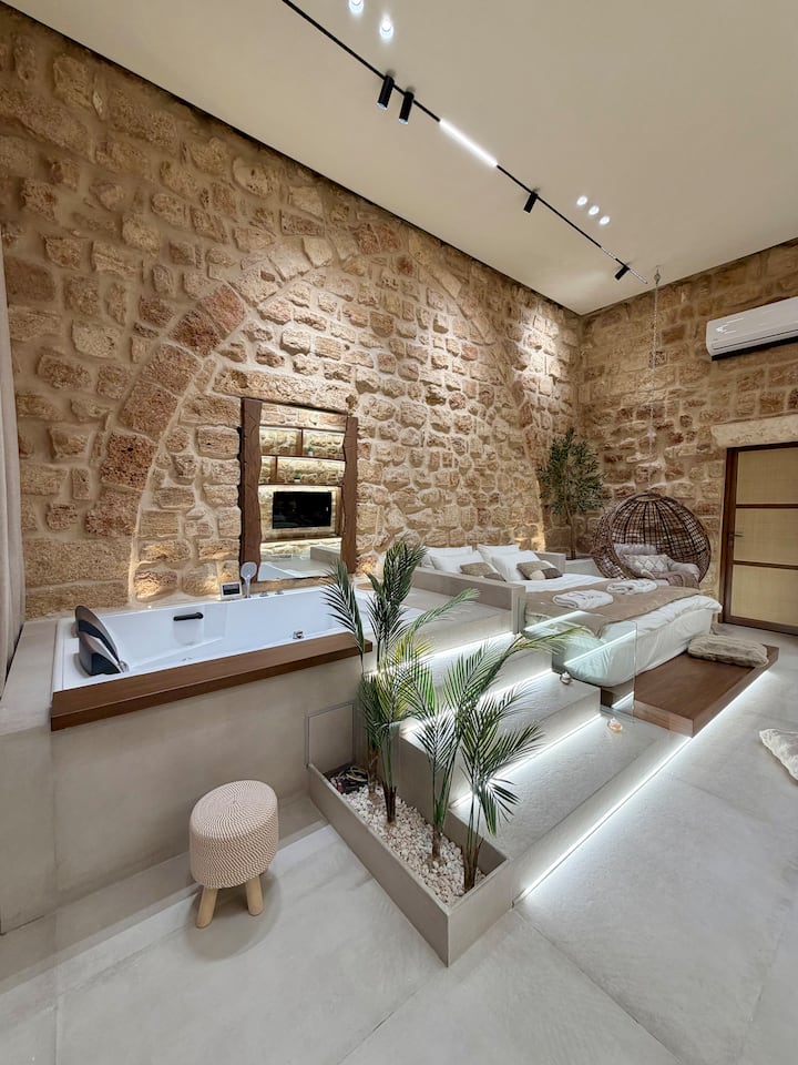 Luxury Jacuzzi Suite In Batroun Souks - Lebanon