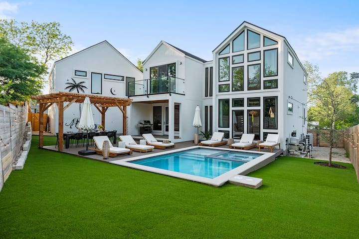 Mount Vernon Estate · Sleeps 18, Pool, Gym & More - Austin, TX