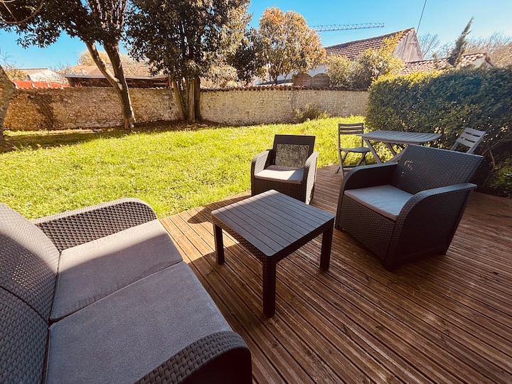 Bel Appartement Beaux Quartiers Avec Parking - La Rochelle