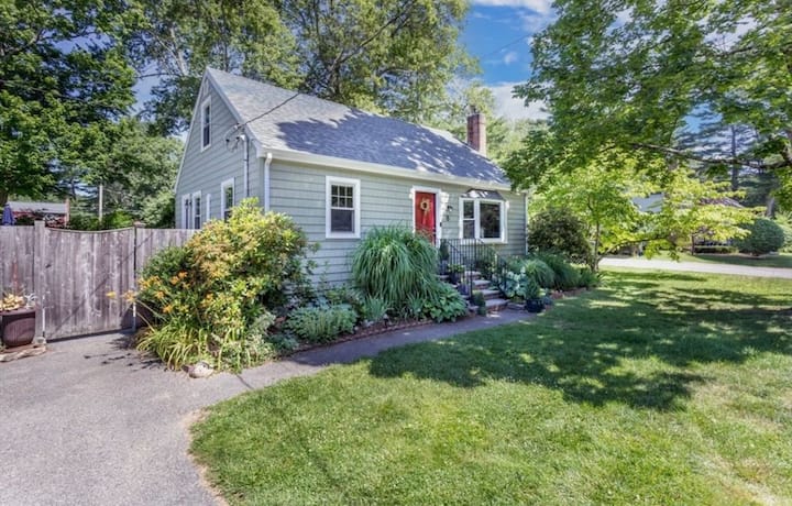 Picturesque House 8 Minutes From Gillette Stadium - Foxborough, MA