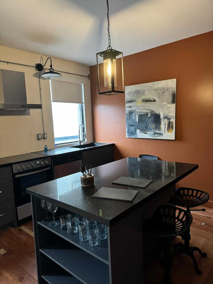 Industrial Loft Apartment - Port Hope