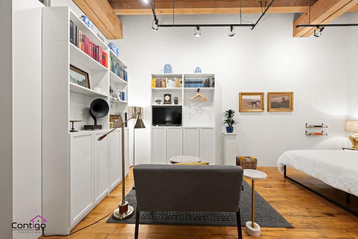 Historic Art Loft | Walk To Rogers | Free Parking - Edmonton
