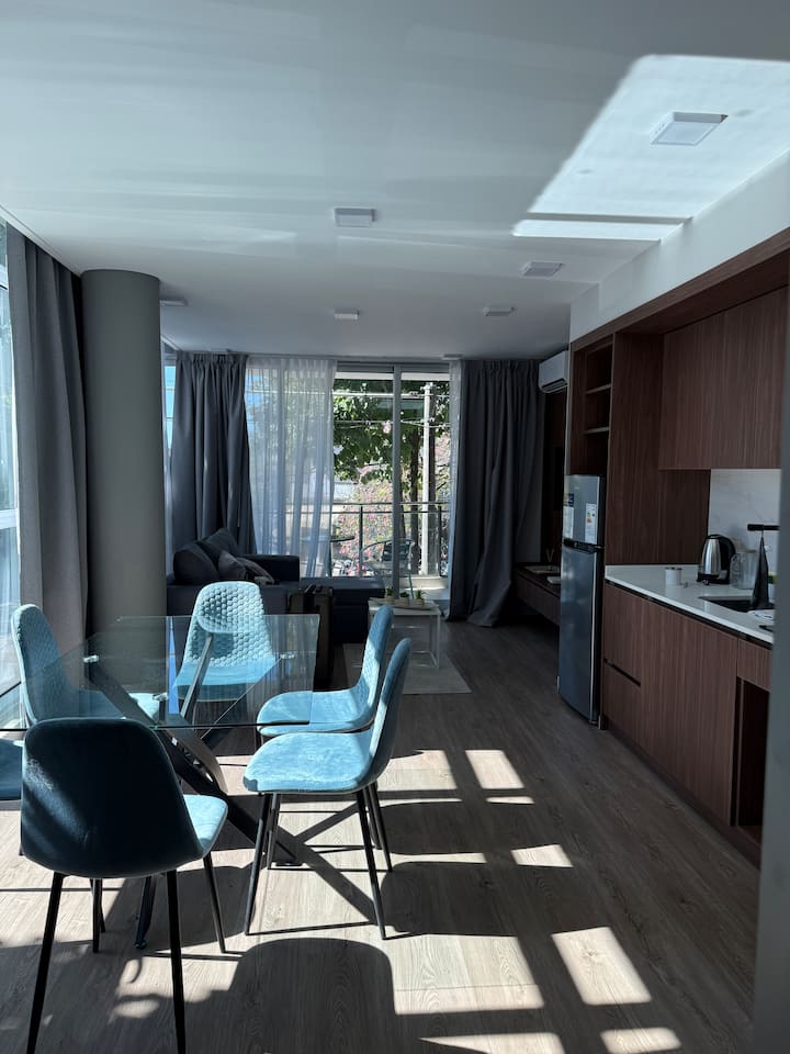 Departamento Céntrico Amoblado Con Pileta Y Balcón - San Pedro