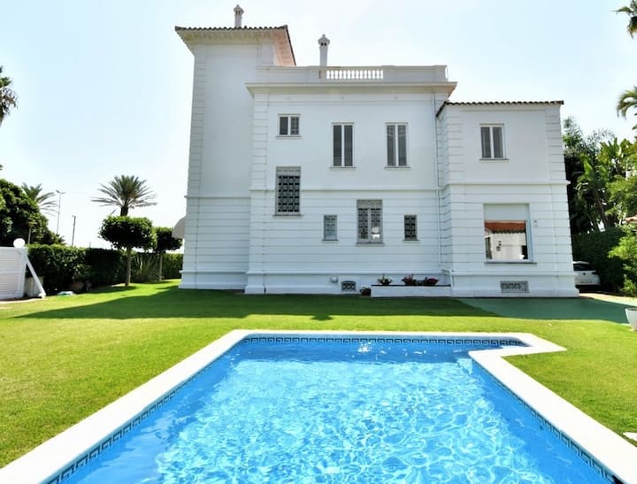 Casa Tradicional Con Piscina Cerca De La Playa - Sitges