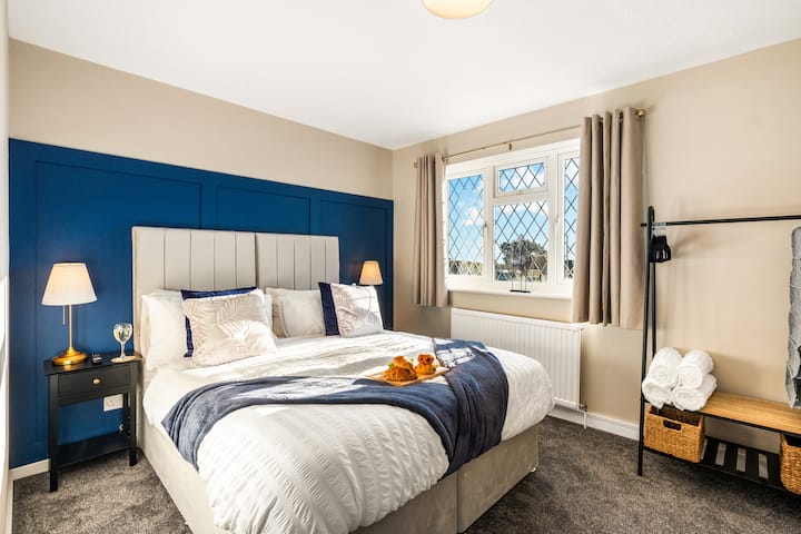 5 Bedroom Stay | Guests 10 | Free Wi-fi & Parking - Seaford