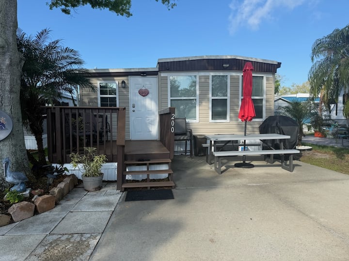 Cozy Park Model Home Dunedin - Palm Harbor, FL