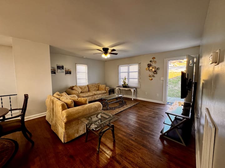 Great Location In The Model City - Fort Patrick Henry Lake, TN