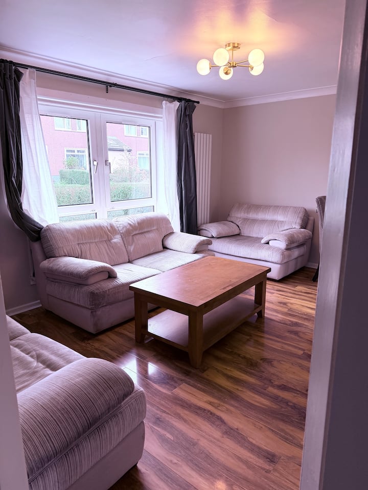 3 Bedroom House In Newlands - Glasgow