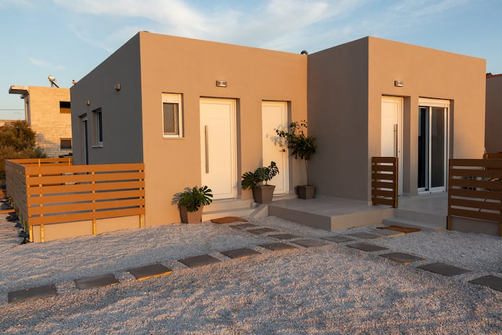 Elyris Apartments - Palaiochora
