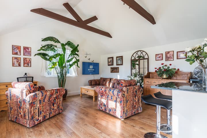 Riverside Chalet In Watford | Parking - Watford