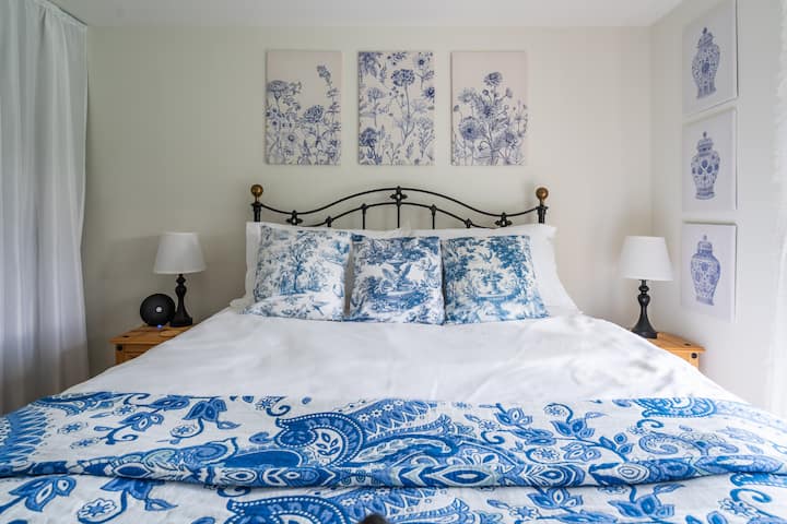 Riverside Chalet In Watford | Parking - Watford