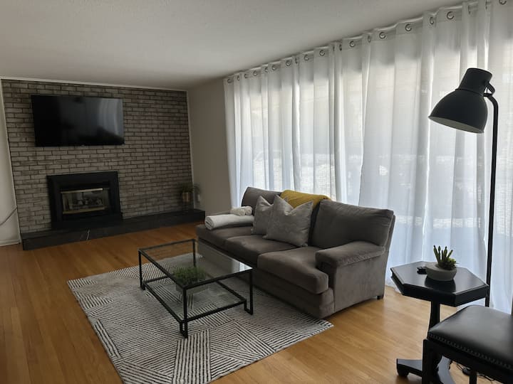 Newly Updated Mcm 3bdr Apartment - Ottawa