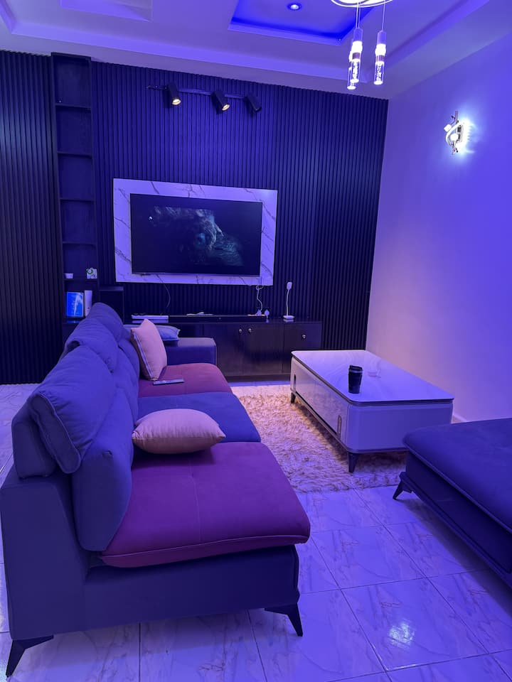 Modern Comfort Apartment Home Away From Home - Kano