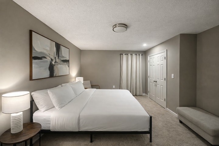 Beautiful Gardner Home|sleeps 10|game Room|central - Spring Hill, KS