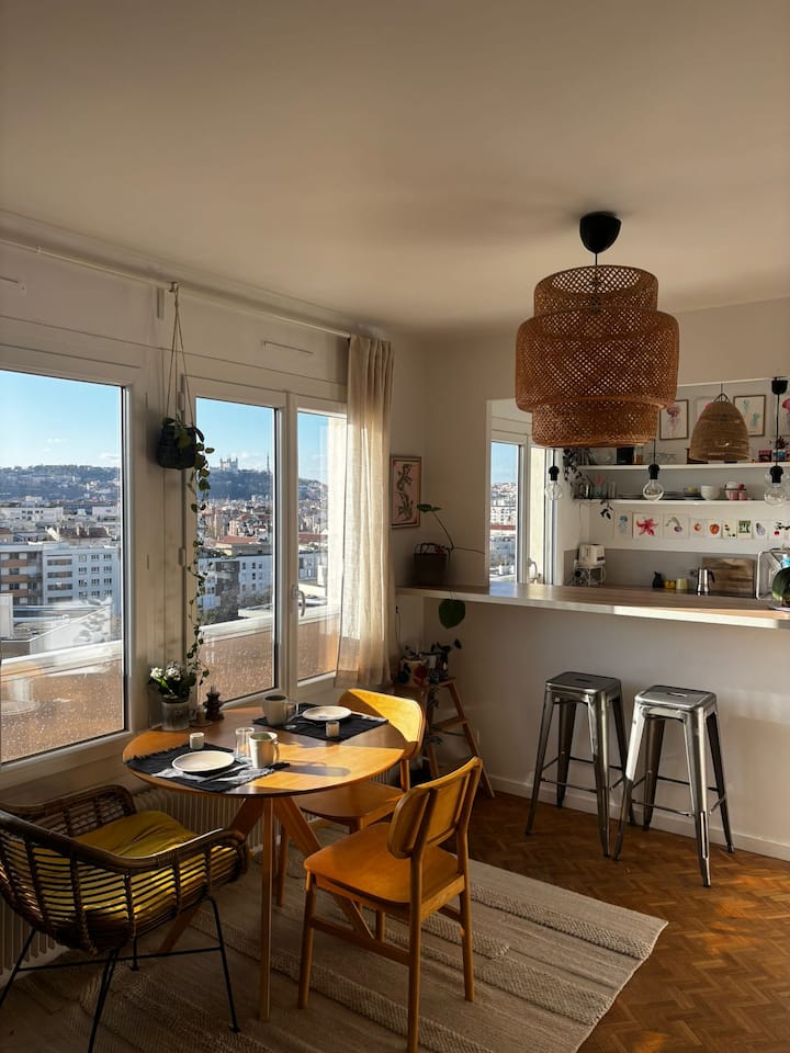 Joli Studio Vue Fourvière/parking Inclu/metros - Lyon