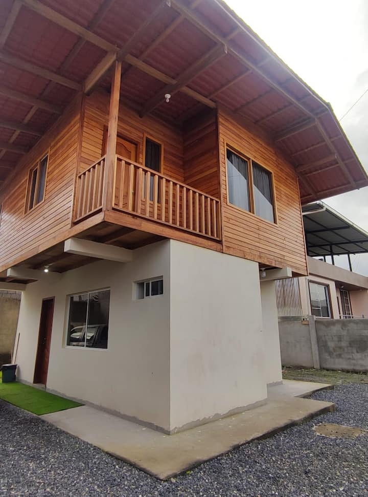 Hermosa Casa Independiente Con Ambientes De Madera - Puyo