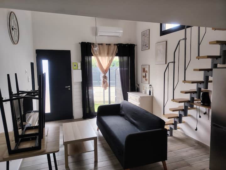 Studio Récent De Plain-pied Avec Mezzanine. - Vaulx-en-Velin