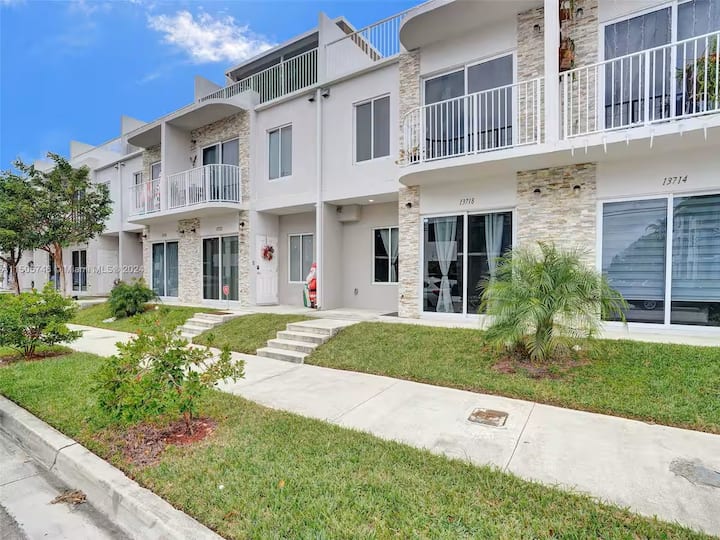 Stay Near It All – Miami South - Homestead, FL