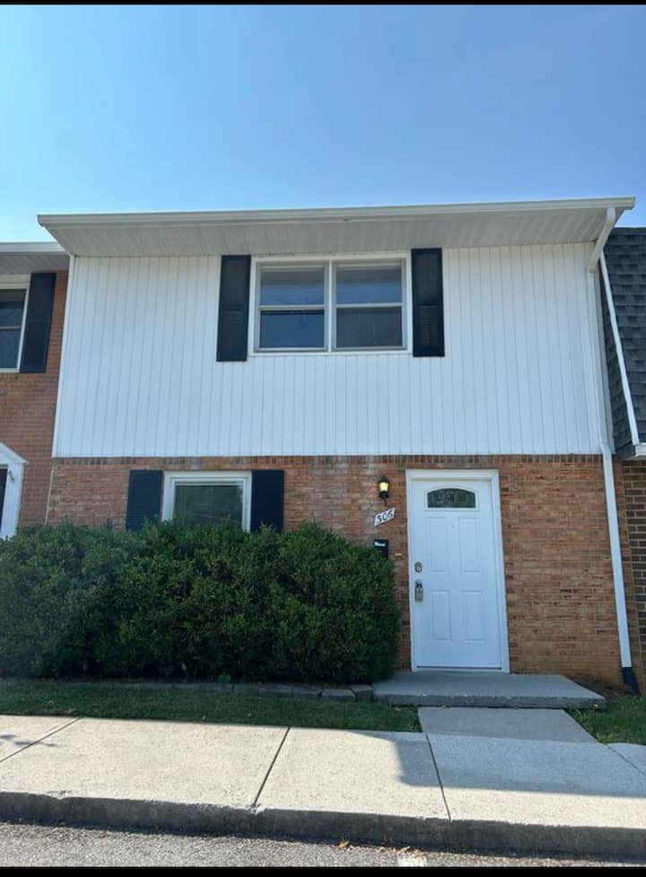 Room Near Vt - Blacksburg, VA