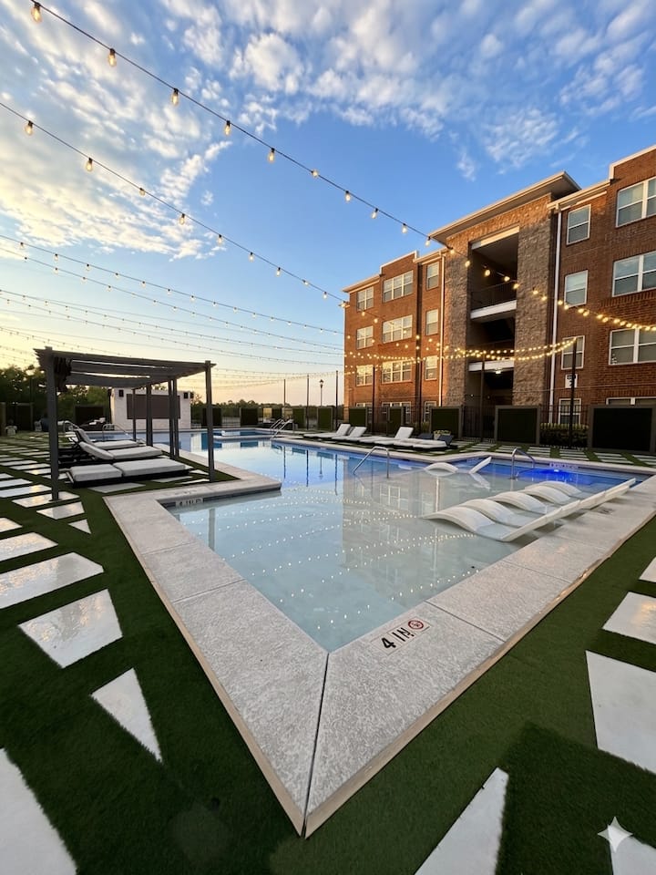 3br/3ba Condo Near Ua & Riverwalk | Pool & Gym! - タスカルーサ, AL