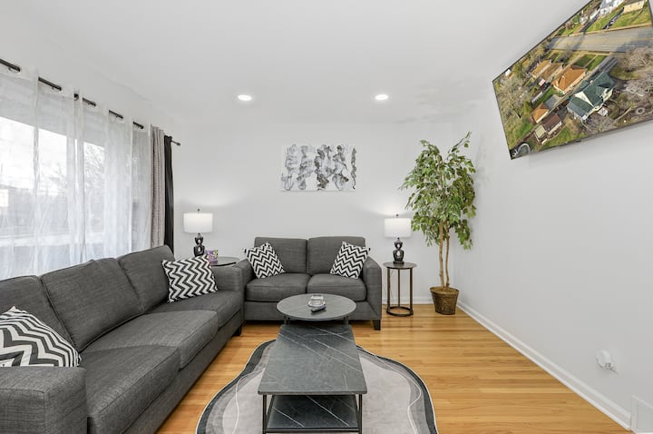 * Modern Parkside Stay | Lombard | 4 Beds * - Elmhurst, IL