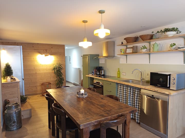 Grande Maison Centre-ville. 3 Gîtes, 14 Voyageurs - Jura