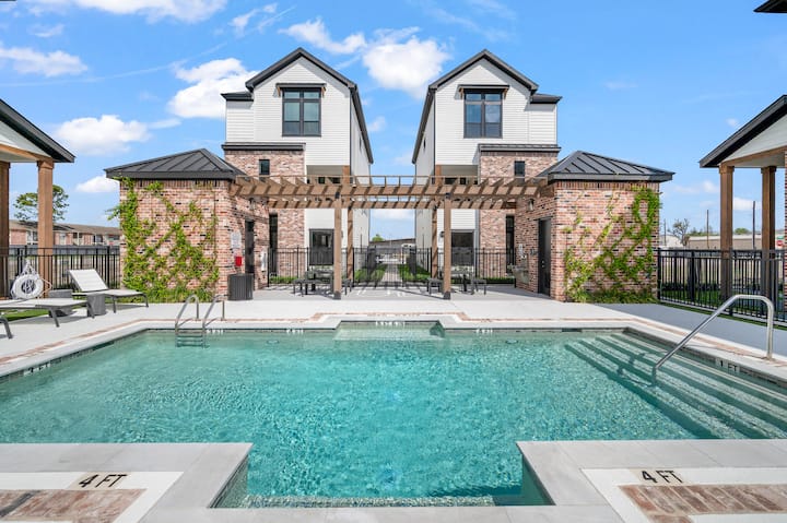 Private Guest Suite W/ Pool Access - Houston, TX