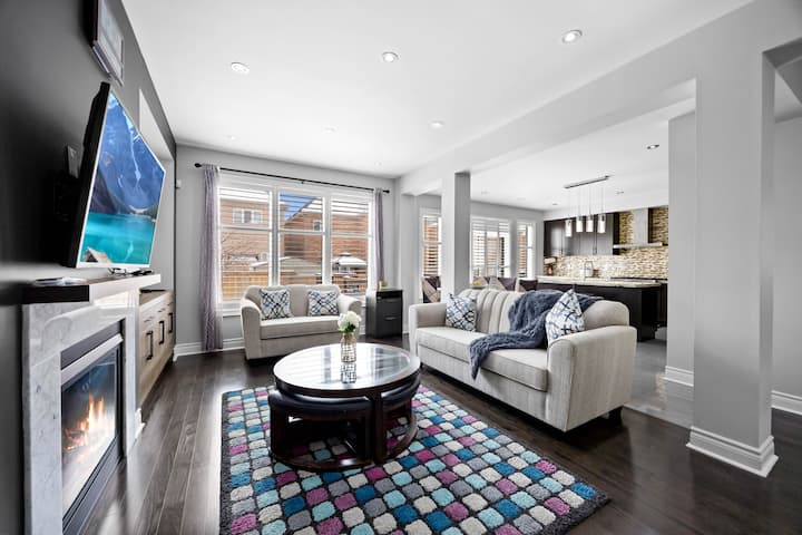 Luxury Estate 8br ~Private ~Ev Charger ~Sleeps 16 - Brampton