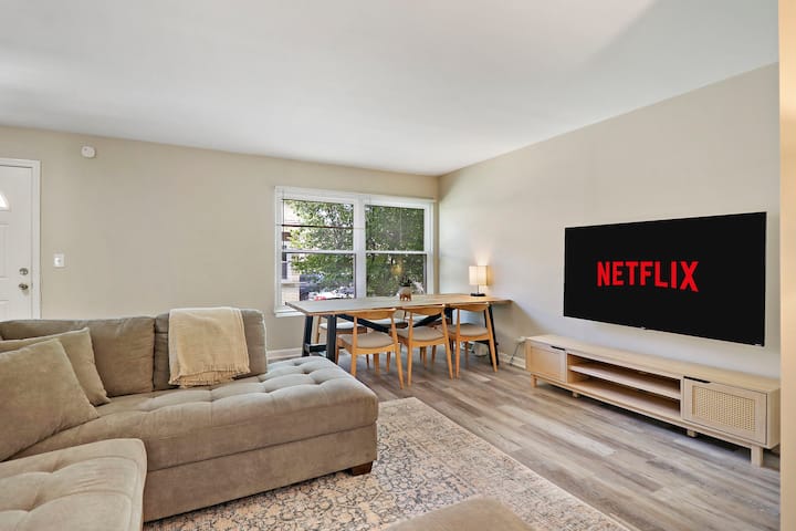 4bdr 1.5bth Townhouse | Waukegan - 5 Queen Beds - Condor, Gurnee