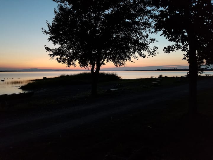 Koala Escape St Albans | Champlain Cove Sunset - 조지아