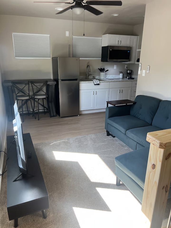 1 Br 1 Ba Upstairs Apartment Near Midtown - Sparks, NV