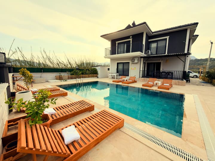 12 Kişilik Havuzlu Villa - Dalaman