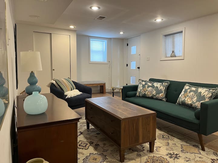 Adorable Apartment - Downtown Forest Park - Westchester, IL
