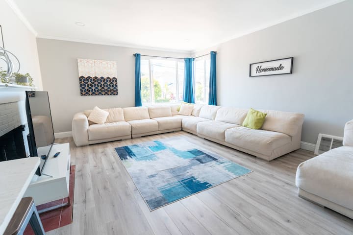 Central Gem, Chic Retreat: 8br/5.5ba Large Home - Millbrae, CA