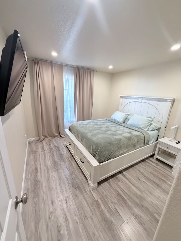 Modern Home In San Jose | Fast Wi-fi + Parking - San Jose, CA