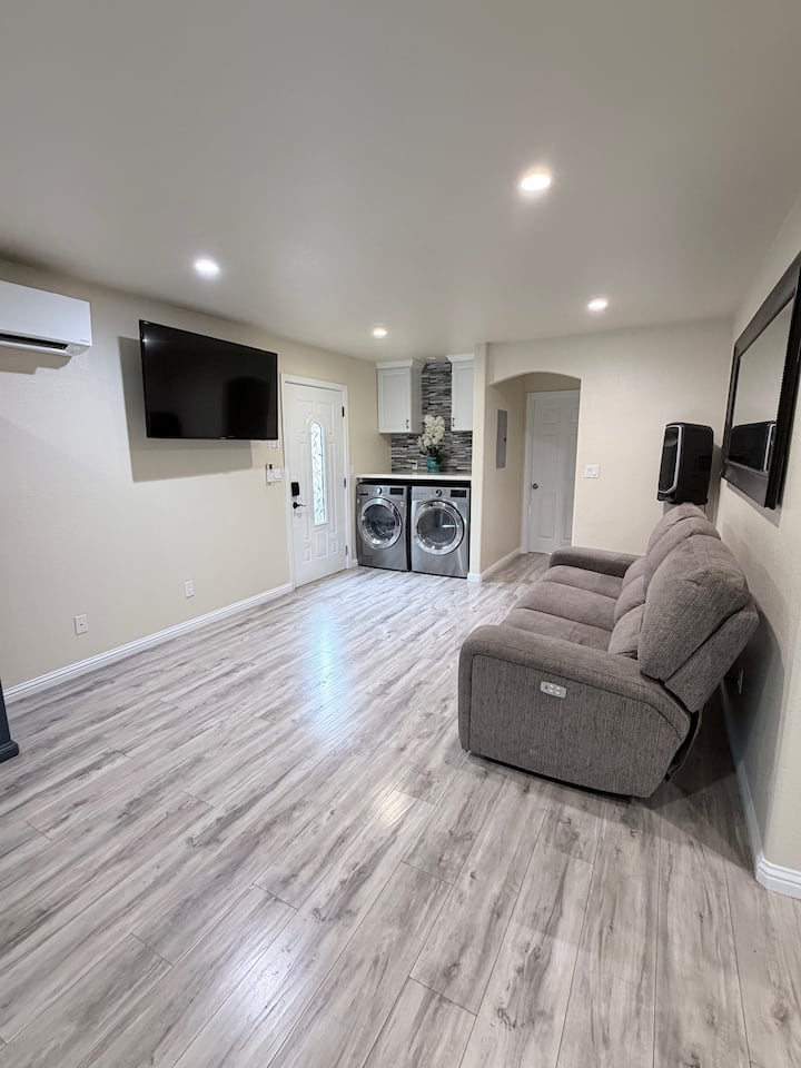 Modern Home In San Jose | Fast Wi-fi + Parking - San Jose, CA