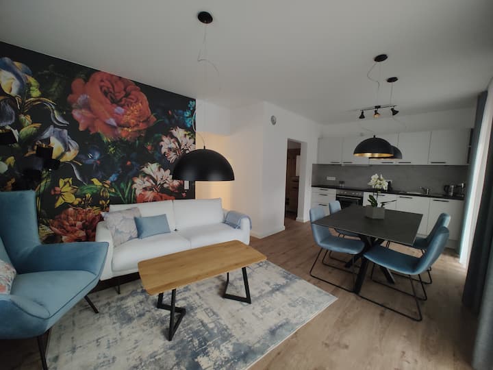 Gemütliche Wohnung Mit Terrasse & Garage - Bad Urach
