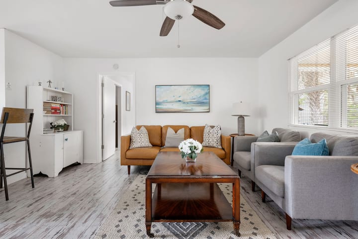 Pet-friendly Cottage By The Beach - Folly Beach