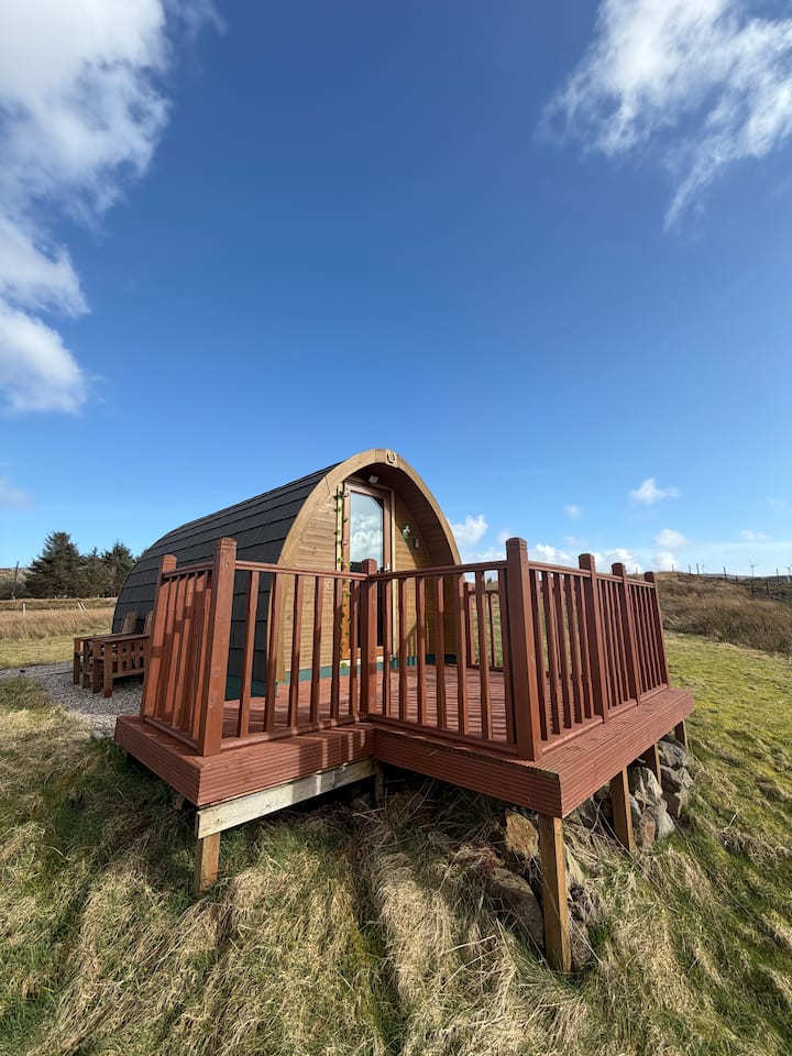 Cosy Croft Pod: Prancing Pony - Hillside/loch View - Dunvegan
