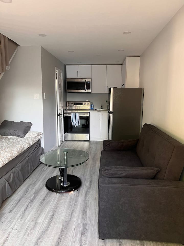 Wasaga Beach Loft – Walk To Sand & Sun - Wasaga Beach