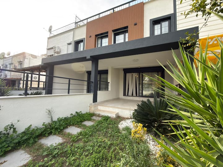 Luxury Beachfront Villa John – Steps From The Sea - Kuşadası