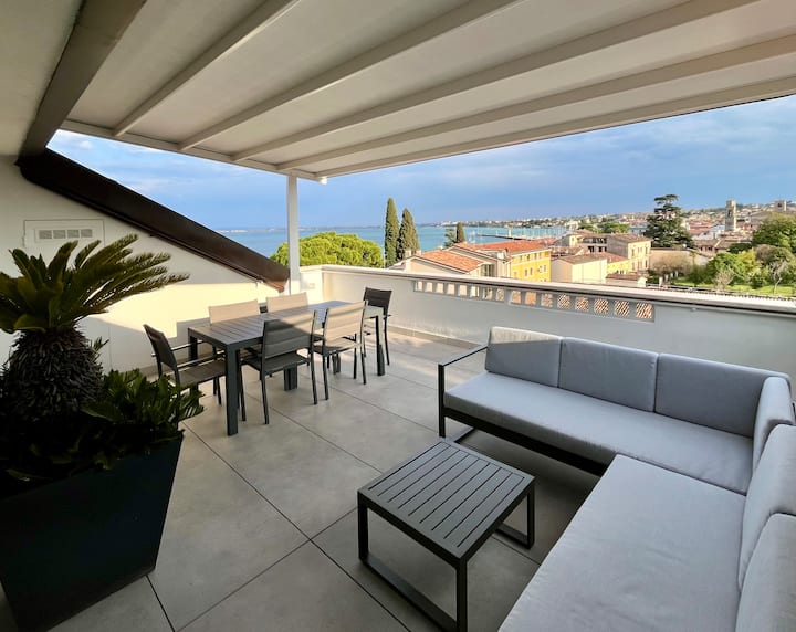 Attico Con Terrazza Panoramica E Vista Lago - Desenzano del Garda